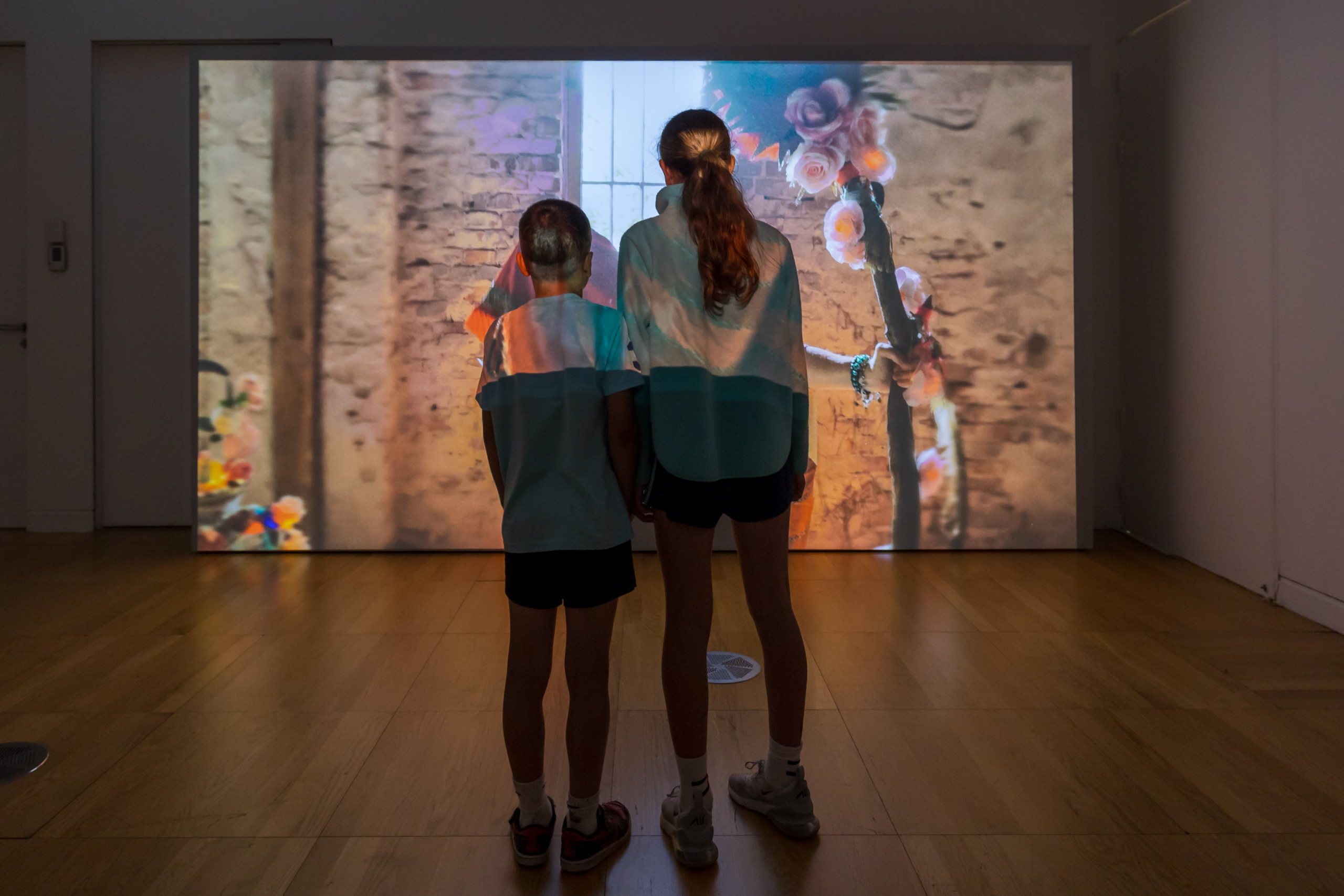 About Us - Luan Gallery
